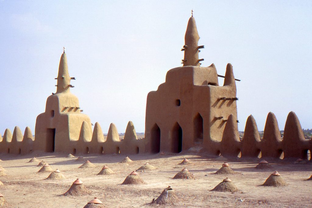 Mali’s Holistic Mud Architecture Survives the Test of Time